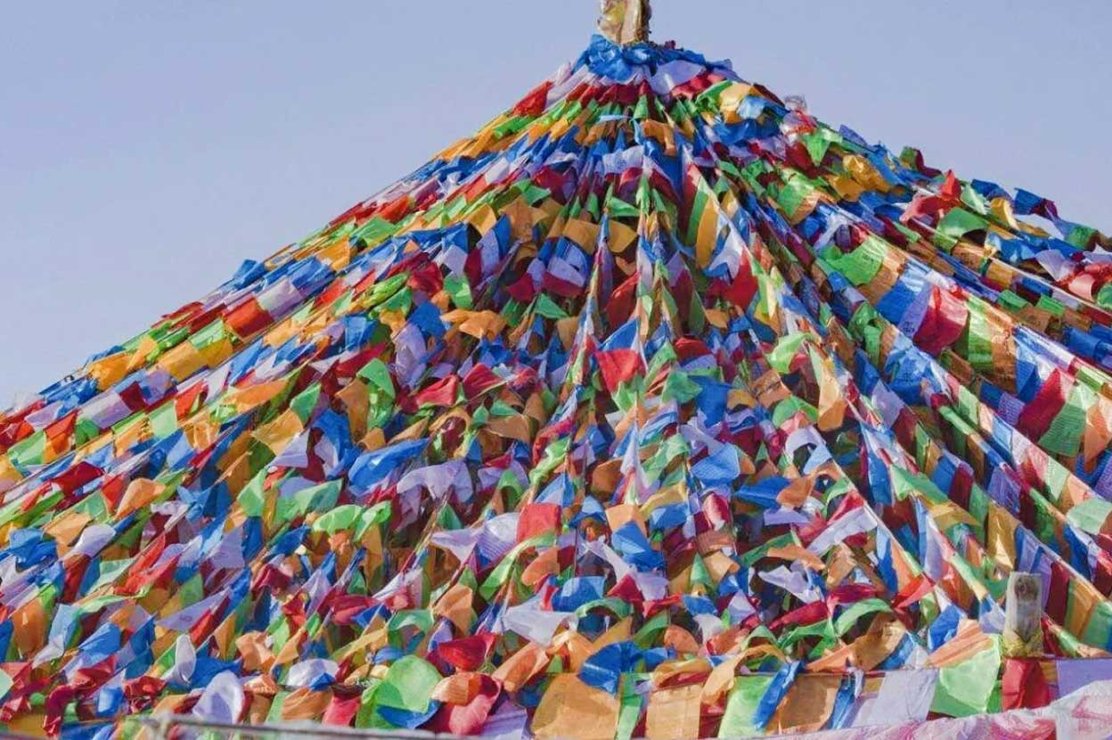 Shades of Serenity: The Calming Influence of Color in Prayer Flags ...