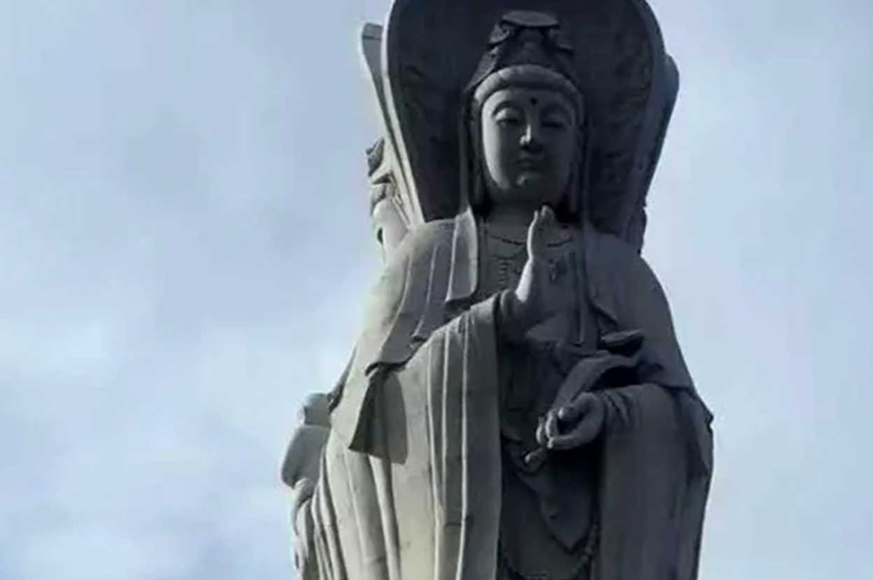 Unveiling the History: The Costume of Stone Buddha – Luma Himalaya