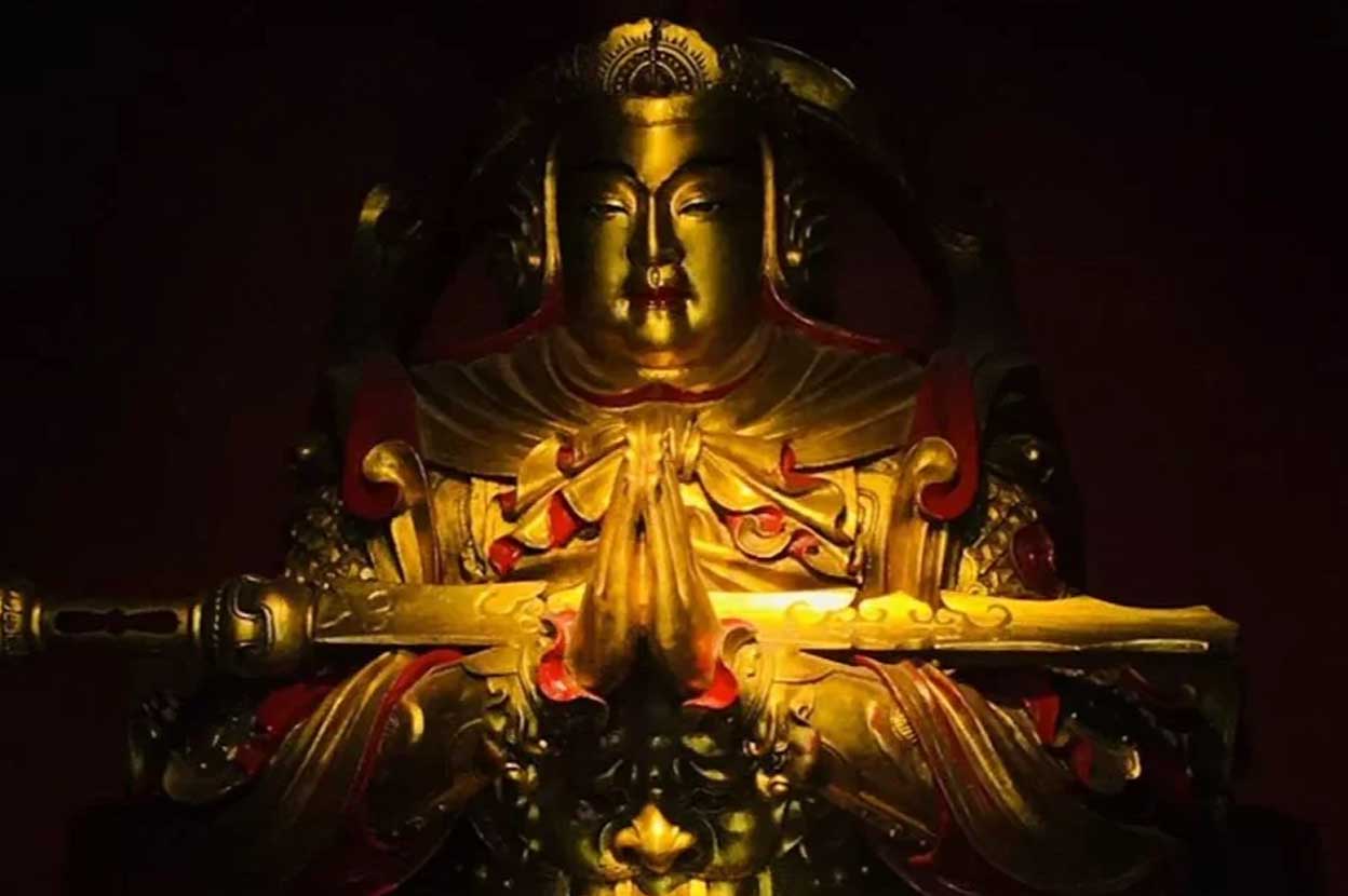 Unveiling the Symbolism: Male Bodhisattva Buddha Statues Explained ...